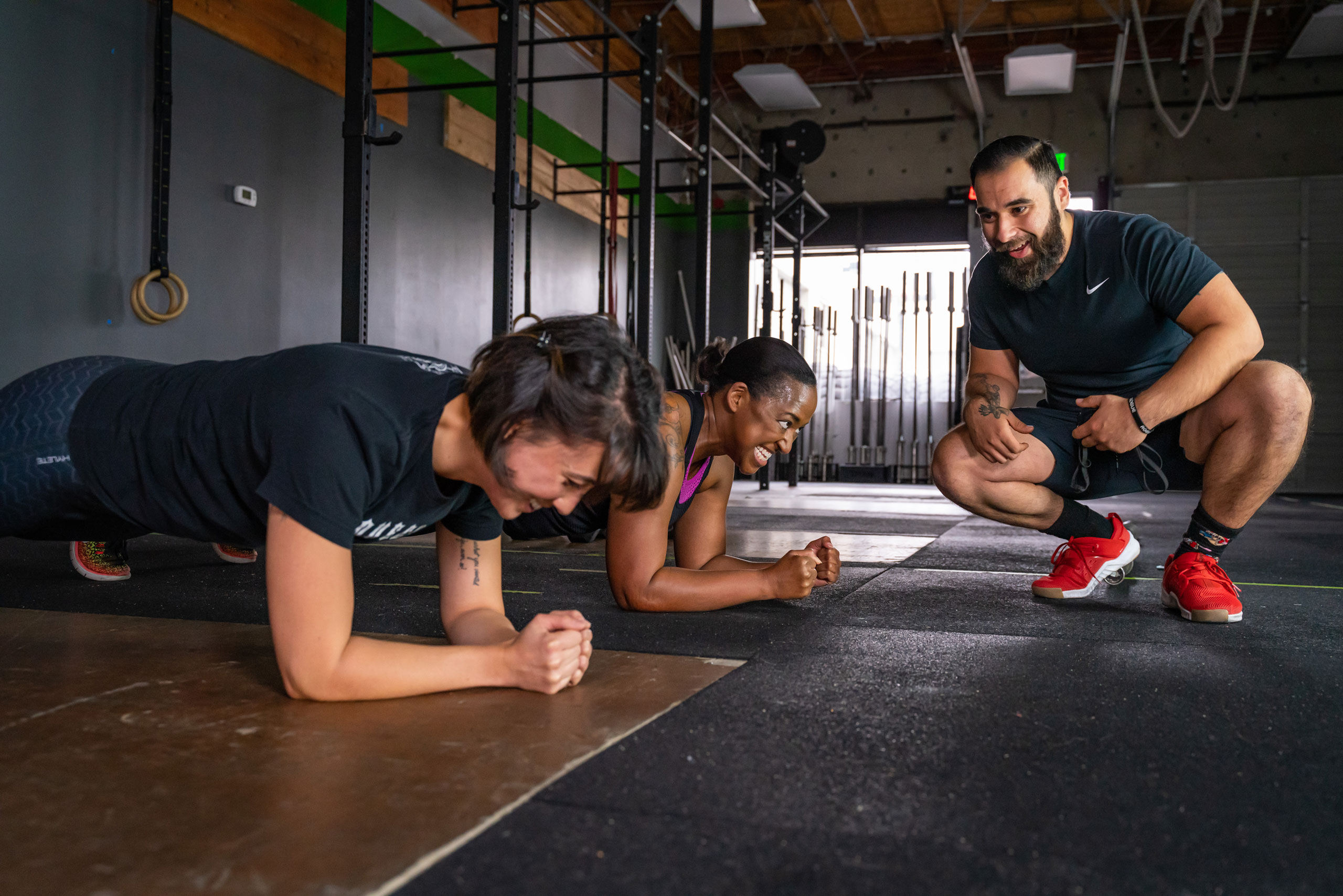 personal-trainer-motivating-clients – Ageless Strength